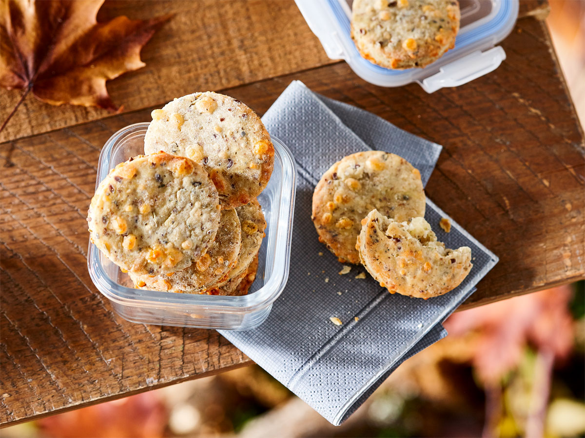 Maple-Rosemary Cheese Crackers | Maple from Canada